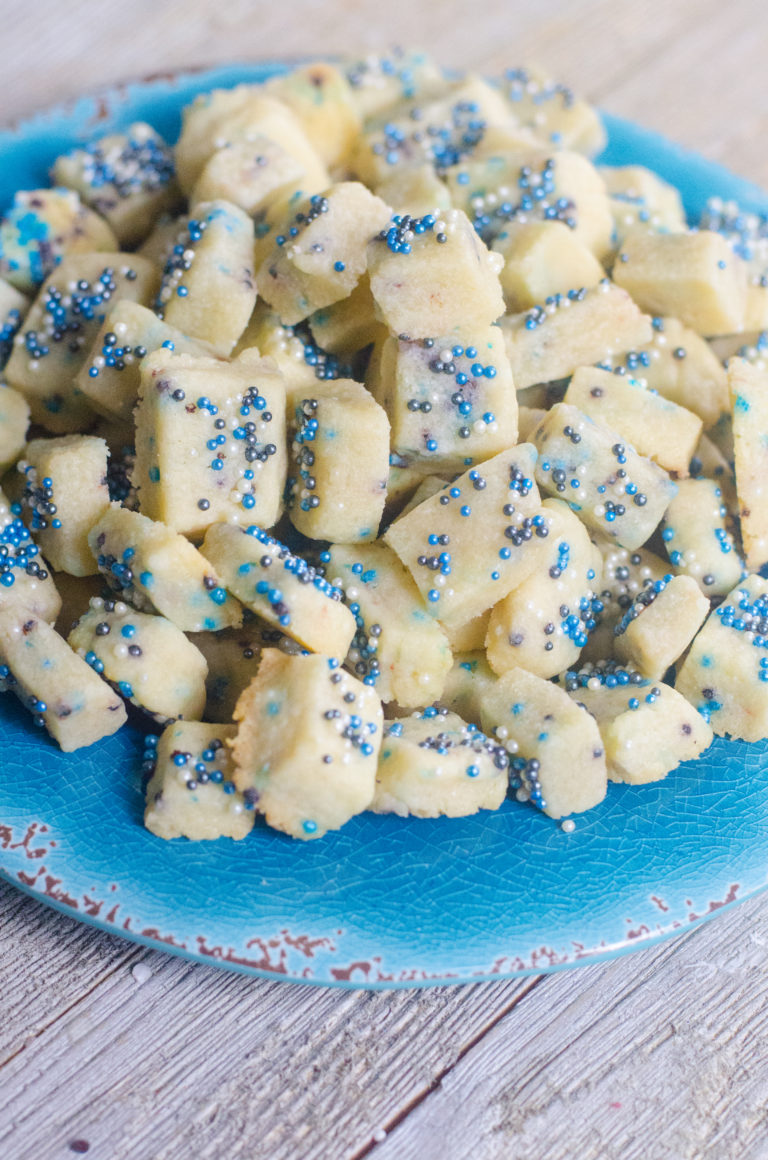 Winter Shortbread Cookie Bites! - My Incredible Recipes
