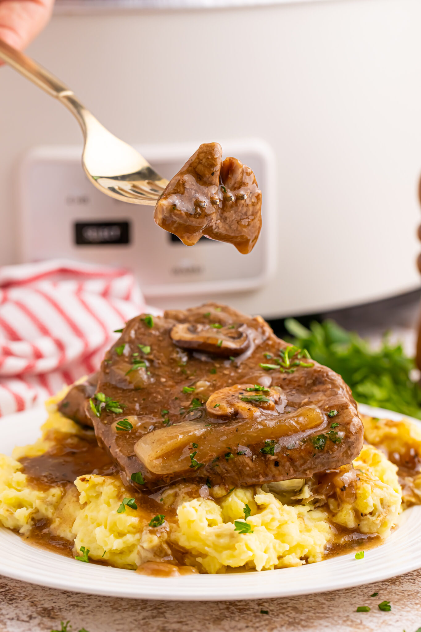 Slow Cooker Round Steak and Gravy - My Incredible Recipes
