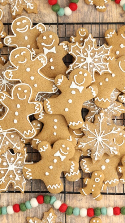 Christmas Gingerbread Cookies (No-Spread Cut-Outs with Royal Icing ...
