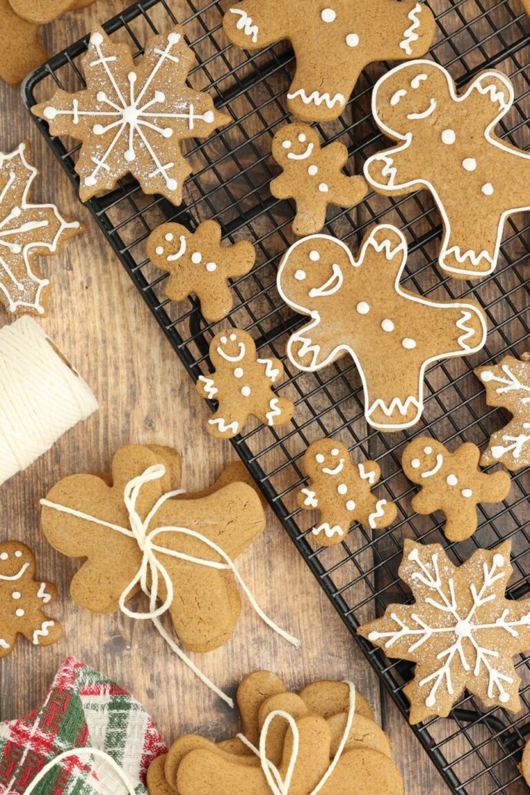 Christmas Gingerbread Cookies (No-Spread Cut-Outs with Royal Icing ...