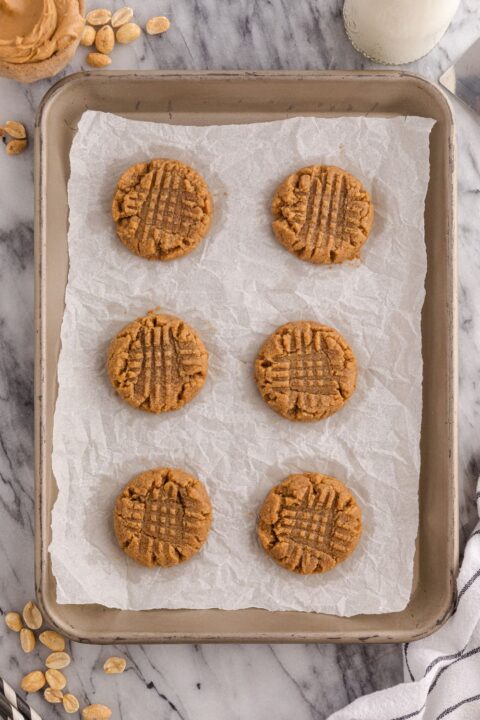 Four Ingredient Peanut Butter Cookies (Easy No-Flour Cookie Recipe ...