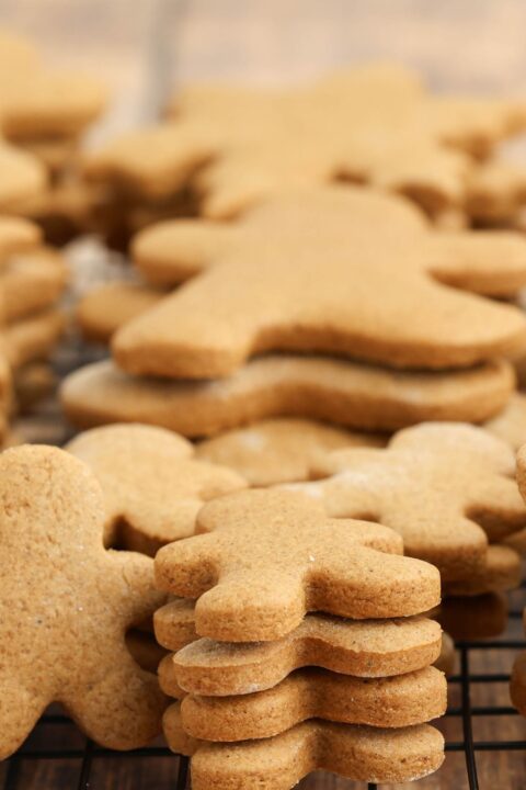 Christmas Gingerbread Cookies (No-Spread Cut-Outs with Royal Icing ...