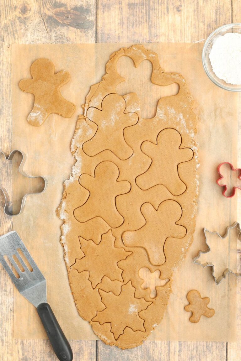 Christmas Gingerbread Cookies (No-Spread Cut-Outs with Royal Icing ...