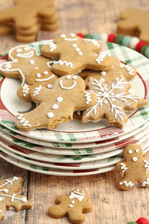 Christmas Gingerbread Cookies (No-Spread Cut-Outs with Royal Icing ...