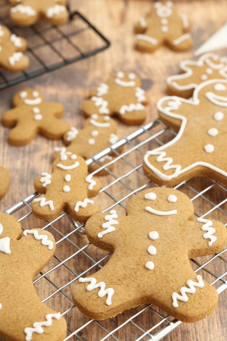 Christmas Gingerbread Cookies (No-Spread Cut-Outs with Royal Icing ...