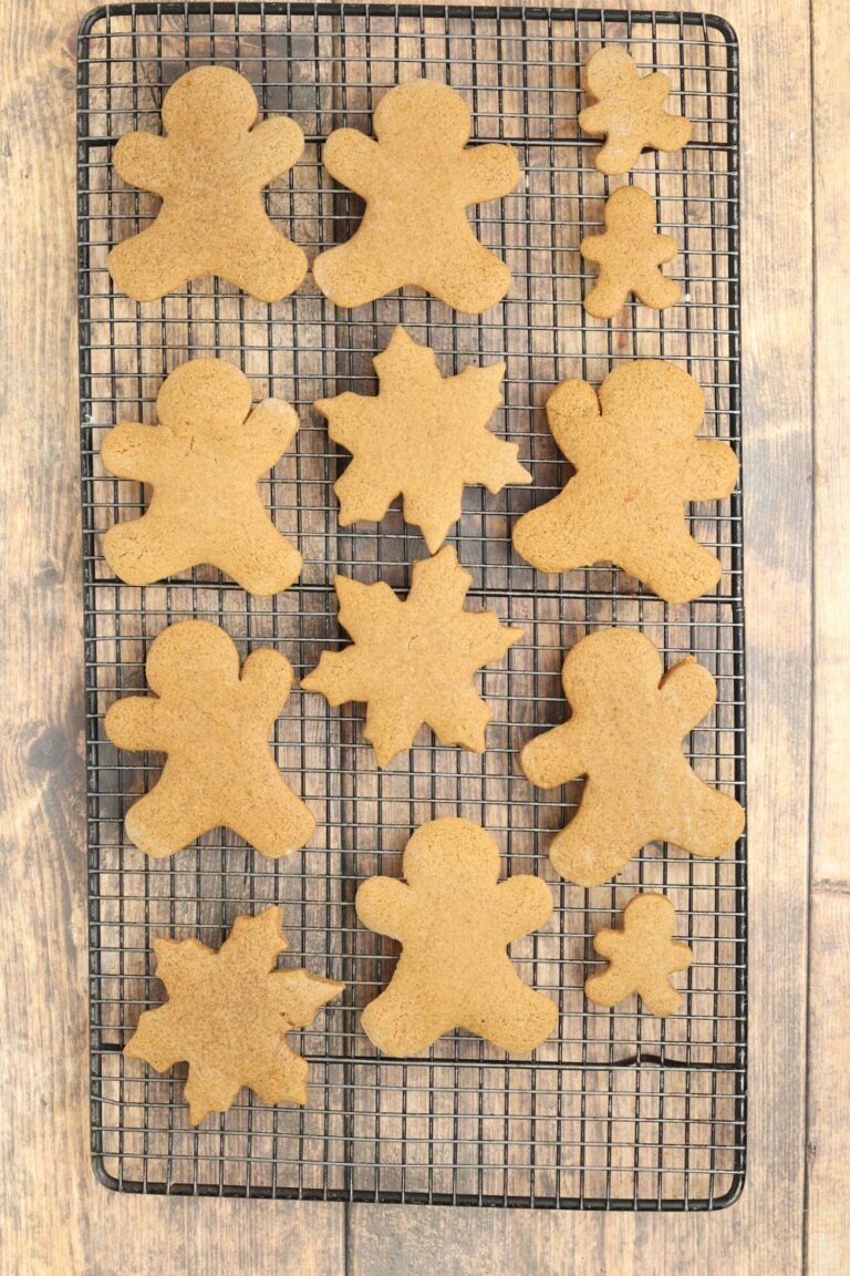 Christmas Gingerbread Cookies (No-Spread Cut-Outs with Royal Icing ...