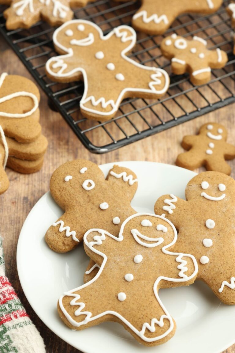 Christmas Gingerbread Cookies (No-Spread Cut-Outs with Royal Icing ...