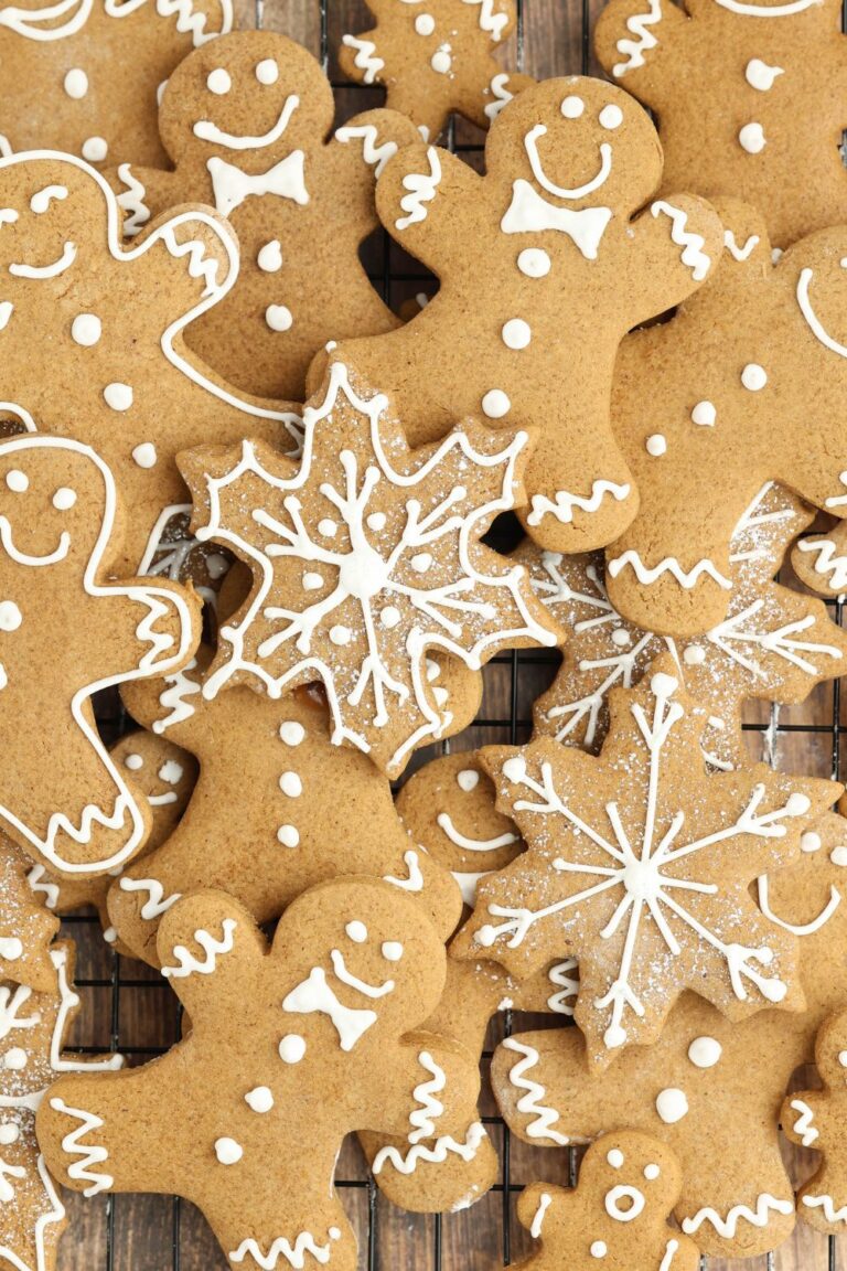 Christmas Gingerbread Cookies (No-Spread Cut-Outs with Royal Icing ...